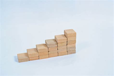 비즈니스 성장의 개념 나무 블록의 스택 부동산 비즈니스 개념입니다 나무 블록 스태킹 0명에 대한 스톡 사진 및 기타 이미지 0명 개발 계단 Istock