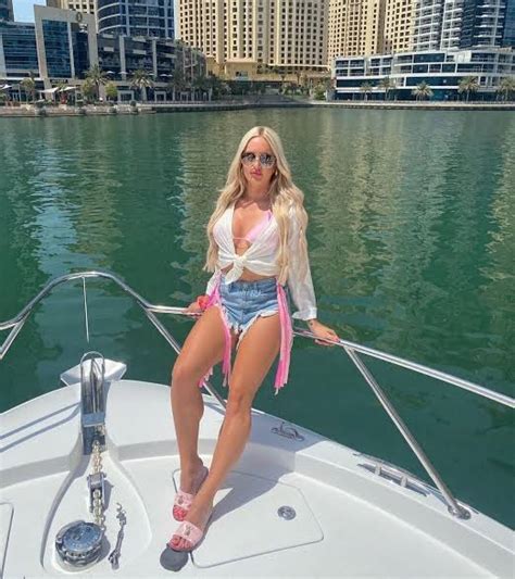 Smokin Gorgeous Charley Hulls Bikini Looks Gives Chills To Fans