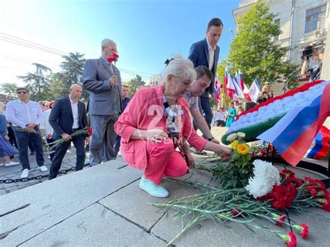 В Симферополе к Долгоруковскому обелиску возложили цветы в память о погибших в Крымской войне