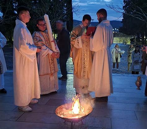 Prekrasni Kadrovi S Uskrsnog Bdijenja U Širokom Brijegu Jabukatv
