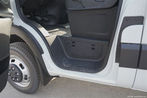 【图】南京依维柯 欧胜2021款 运瑞系列v42 33s 145马力 2 0t 高顶封闭货车 国六 实拍图片 1461864 卡车之家