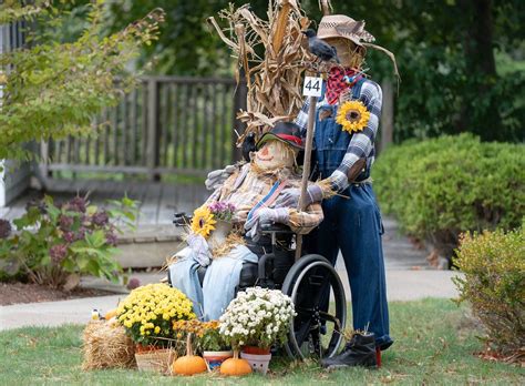 Taylor Swift Scarecrow Photos From Scarecrow Alley In Centerville