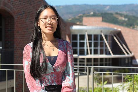 April Wang El Estoque