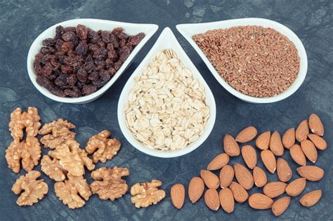 비타민과 미네랄을 포함 하는 천연 건강 식품 영양 가 있는 먹는 개념 빈티지 사진 0명에 대한 스톡 사진 및 기타 이미지 0명 건강한 식생활 건포도 Istock