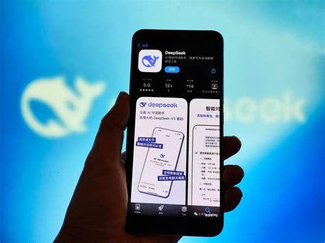 What AI Experts Are Saying About DeepSeek R1 Tech