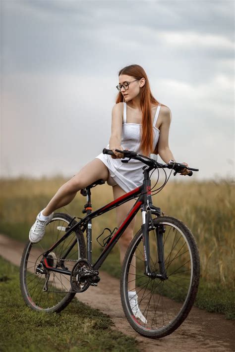 Girls On Bike Cycling Girls Bikes Girls Bicycle Chic Bicycle Girl