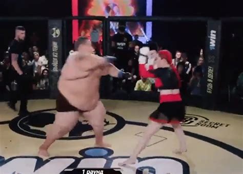 【動画】プロの女格闘家が体重230kgの大男と試合した結果…マジかよ… ポッカキットポッカキット