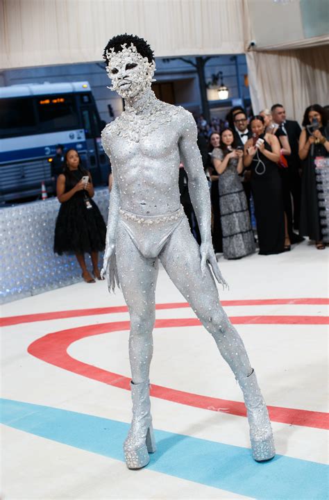 Met Gala Red Carpet: Photos of All Arrivals, Live Updates