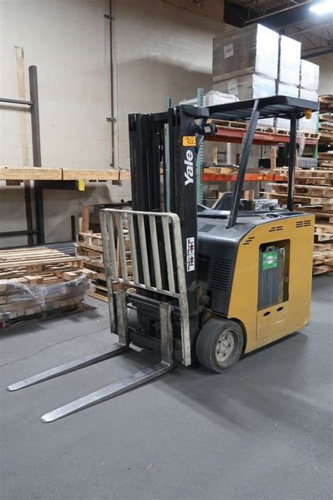 Yale Esc030fan36te082 36v Electric Stand Up Fork Lift 3000 Lb