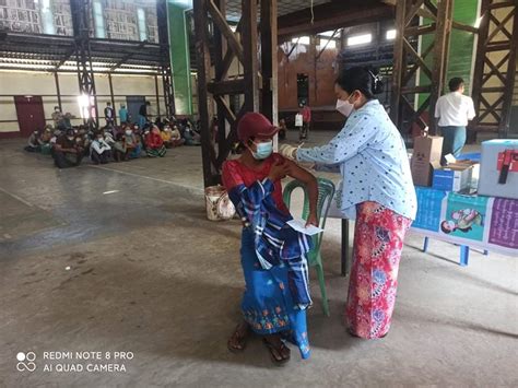 ဝါးခယ်မမြို့နယ်တွင် ကိုဗစ် ၁၉ ရောဂါကာကွယ်ဆေးများ ဆက်လက်ထိုးနှံပေး