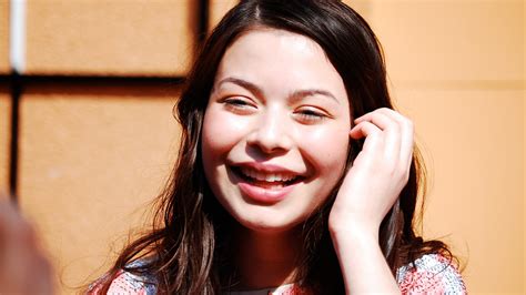 Miranda Cosgrove Girl Smile Wallpaper Hd Music 4k Wallpapers Images And Background