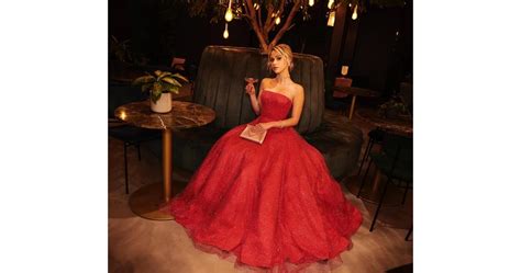 Вижте как Мария Бакалова заплени големите имена в Кан като Ивана Тръмп в Стажантът Видео