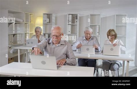 Elderly Computer Class Stock Videos And Footage Hd And 4k Video Clips Alamy