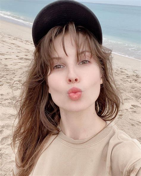 Amanda Cerny Scrolller