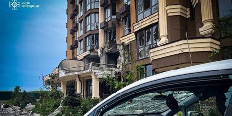 У Софіївській Борщагівці під Києвом внаслідок атаки шахедами пошкоджено 10 поверхівку — фото