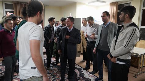 روابط عمومی دانشگاه رئیس دانشگاه علوم پزشکی همدان میهمان خوابگاه