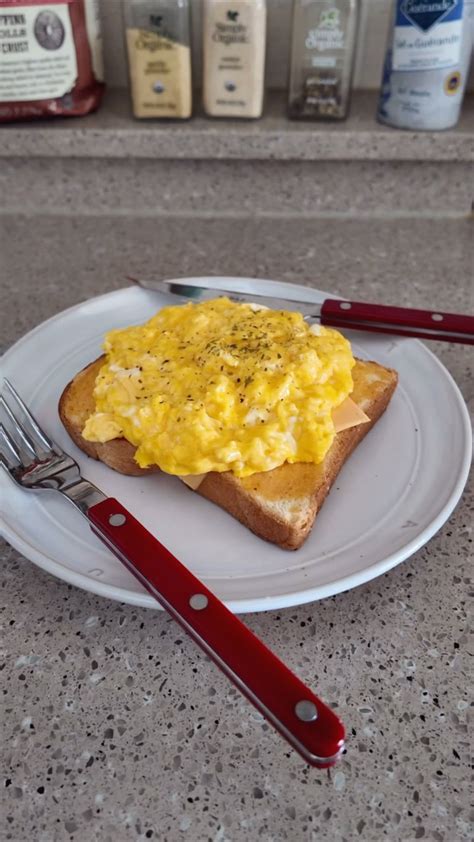 은이네키친 I Eunekitchen 치즈 듬뿍 넣은 그릴드 샌드위치 만들기🥪 가끔 생각나는 메뉴 중 하나인 그릴드 햄 치즈 샌드위치 치즈 가득 넣어 만들었어요 📍재료