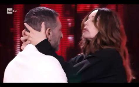 57 წლის მონიკა ბელუჩის ტანგო მშობლები