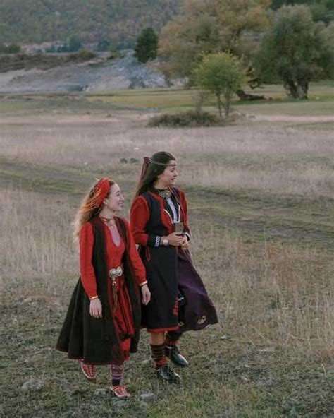 Kostumi Tradicional I Gruas Dardhare Simbol I Kulturës Dhe Elegancës