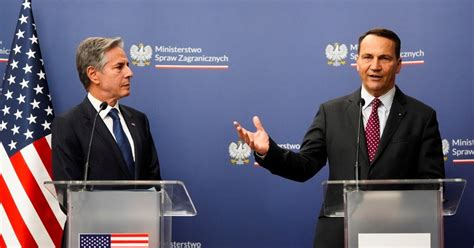 Полските лидери ги повикаа САД да ги укинат ограничувањата за оружјето со долг дострел за Украина