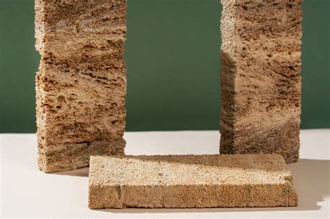 전시회 및 제품 발표회를 위한 연단 재료 석재 천연 소재로 만든 아름다운 녹색 배경 구성이 있는 추상적인 자연 장면 배경 주제에