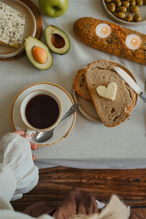 가정식 요리 건강한 식생활 녹색 사과 느린 생활 단순한 생활 달콤한 아침 따뜻한 음색 맛있는 목조 테이블 미식가 버터 부엌 장면 브런치 블루 치즈