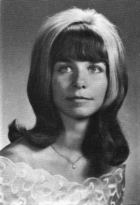 40 Lovely Portrait Photos That Defined Hairstyles Of 60s American