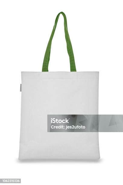 빈 흰색 패브릭 가방에 고립 된 흰색 배경 전면 또는 후면 보기 모의 끊 세계 또는 에코 친화적인 로고 디자인 저장 대체할 준비가 재사용 가능한 가방에 대한 스톡 사진 및