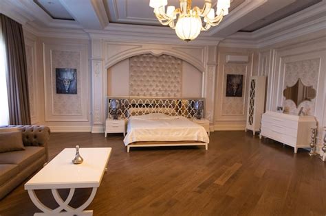 Premium Photo A Bedroom With A Bed And A Table In The Middle