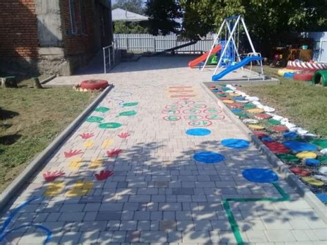 საბავშვო ბაღის ეზო რომელიც მშობლებმა და ბაღის თანამშრომლებმა საკუთარი ხელით მოაწყვეს