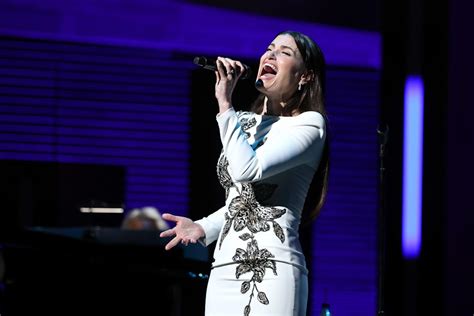 Idina Menzel Sings Hilarious Song About Infamous Adele Dazeem Oscars