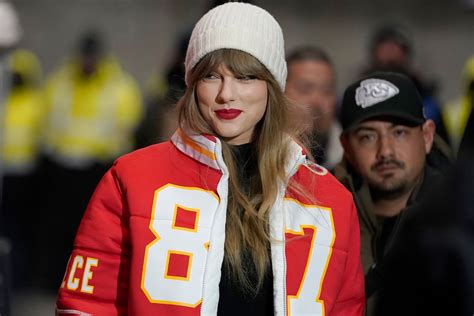 Taylor Swift Attends Travis Kelces Chiefs Game In Buffalo Citizenside