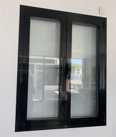 Ventana Abatible En Color Negro Aricruzaluminio