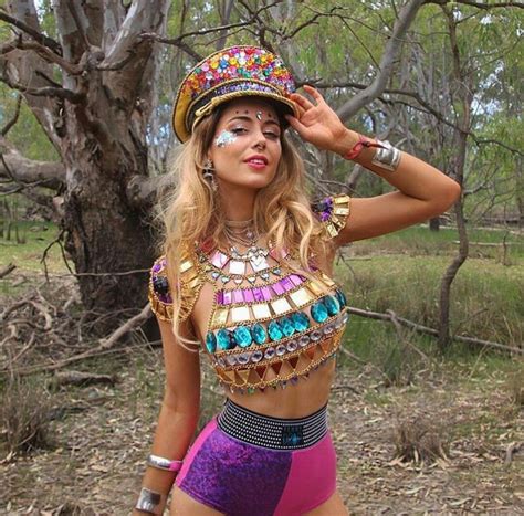 27 Idées De Plume Ou Strass Idee Tenue Femme Mode