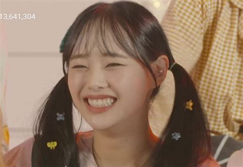 Pin By Chibi On Chuu Music Artists Love List Girl