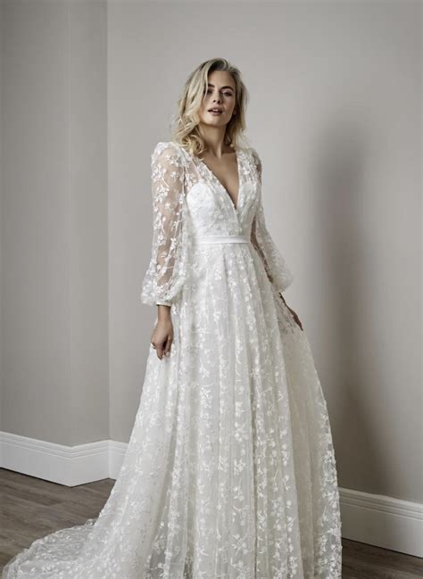 Sassi Holford Iris New Wedding Dress Save 57 Stillwhite