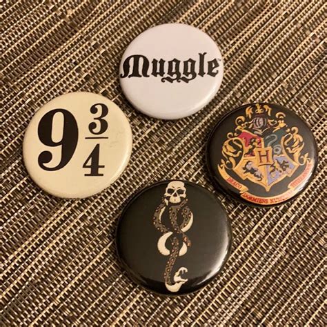 Warner Bros Accessories Harry Potter Pins Bundle Color Gold