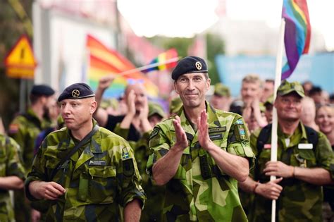 The Head Of Swedens Armed Forces Sings Elvis At Pride Page 2 Of 2