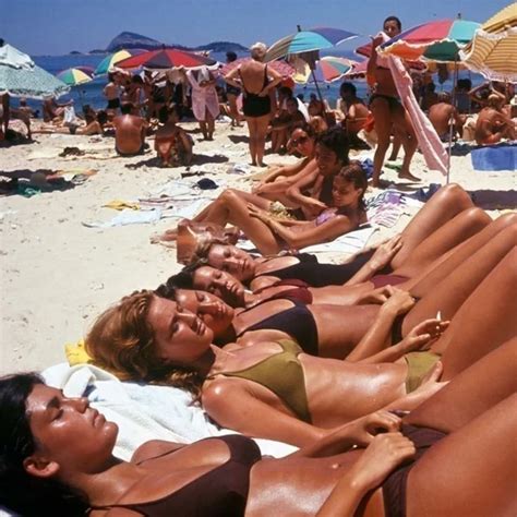 20 Vintage Beach Photos That Capture Summer In The 70s