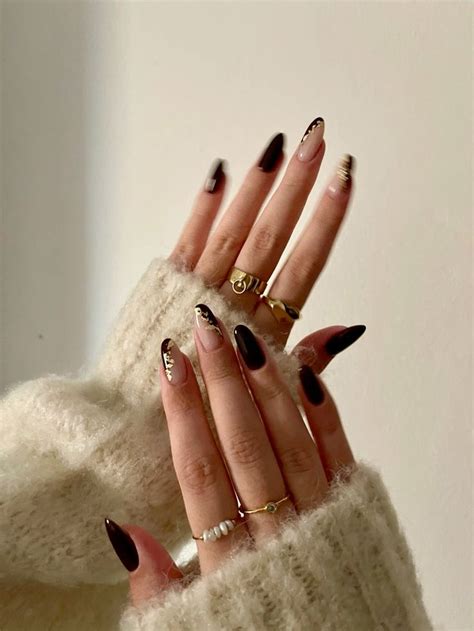 ‎לק ג׳ל חולון נטליה‎ On Instagram‎ לק ג׳ל בצבע חום שוקולד עם תוספת זהב 🫶🏻🤎 מושלם לחורף