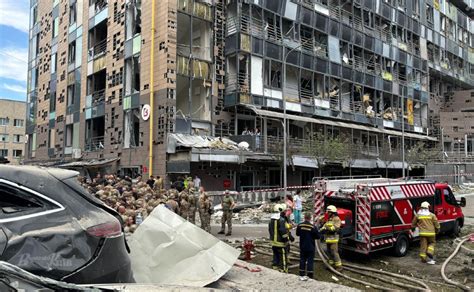 До зими повністю відновлять пошкоджений сучасний корпус лікарні