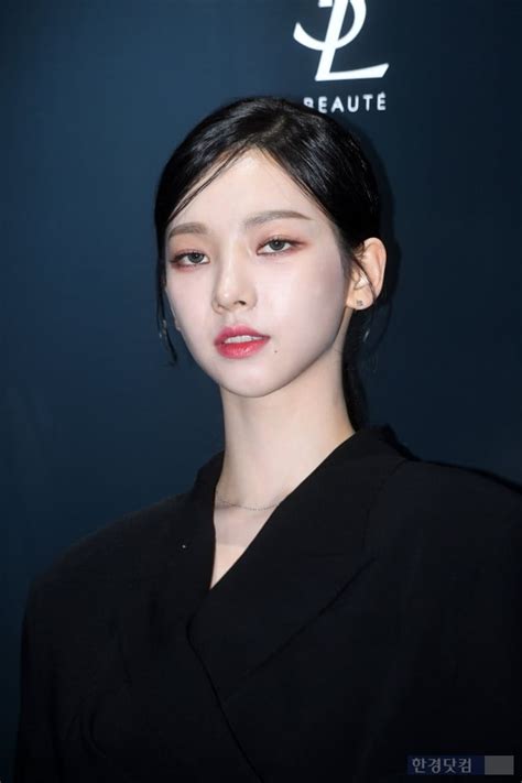 에스파 카리나 눈빛 한국경제