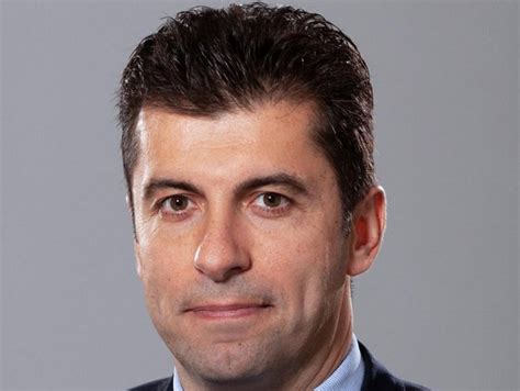 Министърът на икономиката завежда иск срещу директора на ББР Николай Димитров и члена на