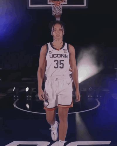 Azzi Fudd Azzi Fudd   Azzi Fudd Azzi Fudd  Azzi Fudd Uconn