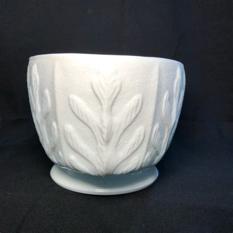 Ftd Accents Vintage 975 Ftd White Milk Glass Oak Leaf Oval Low