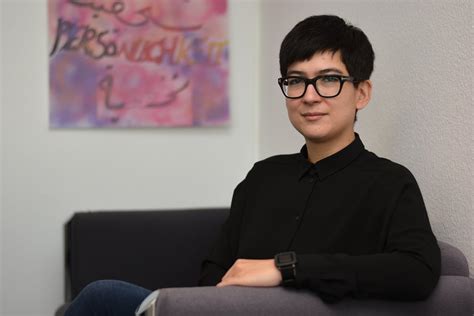 Mittes J Ngste Stadtr Tin Ramona Reiser Jahre Alt Leitet Eine Beh Rde Mit Mitarbeitern