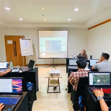 Pelatihan Gis Basic Pdam Tirta Manuntung Balikpapan Technogis Indonesia