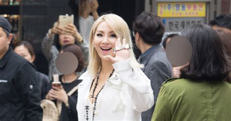 [포토] 2ne1 씨엘 화이트 천사의 손인사~