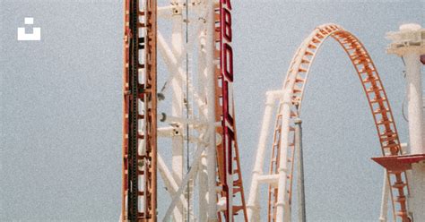 놀이공원의 롤러코스터 사진 Unsplash의 무료 뉴욕 이미지