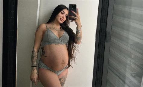 Prestes A Dar à Luz Mc Mirella Aparece Dançando No Hospital Assista